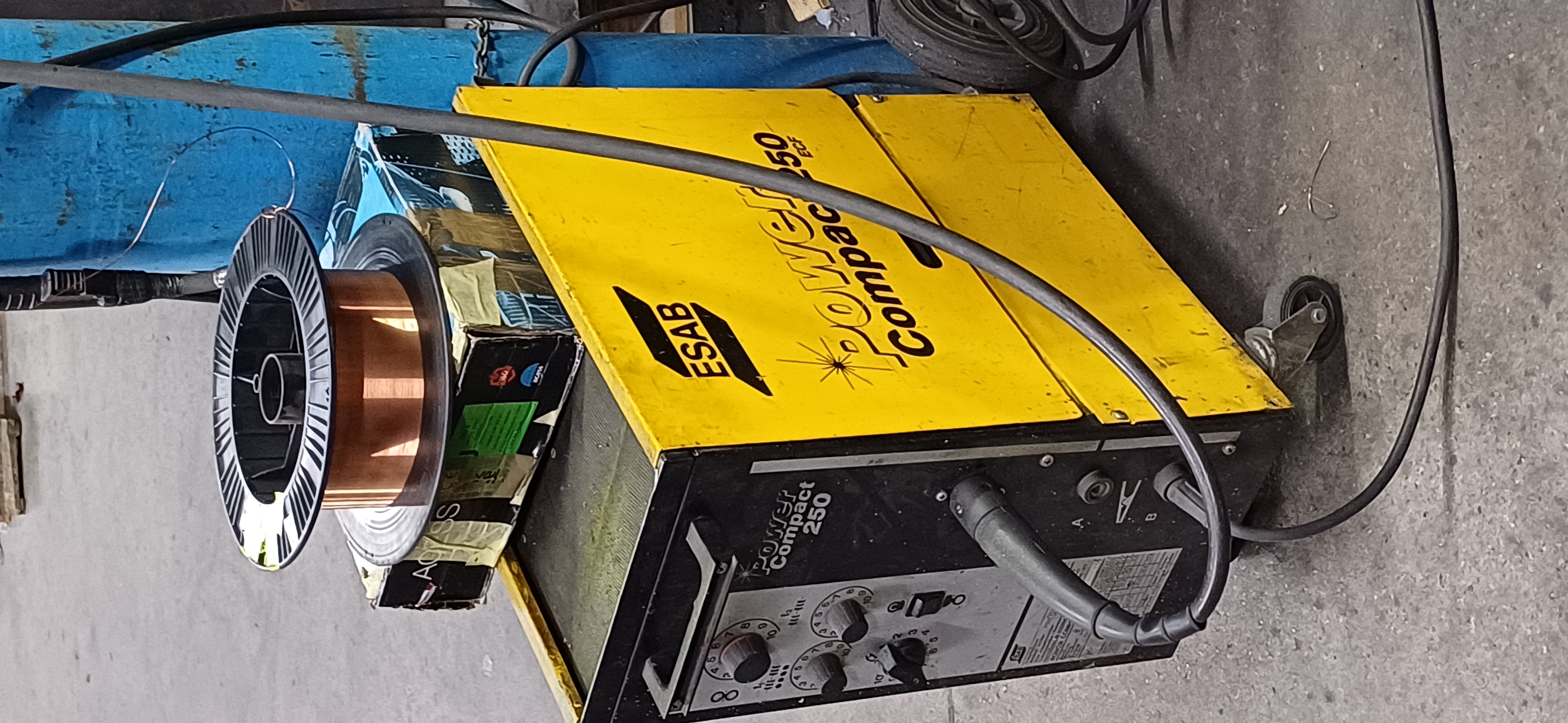 Soldadura marca ESAB Power Compact 250 - IAG Auction